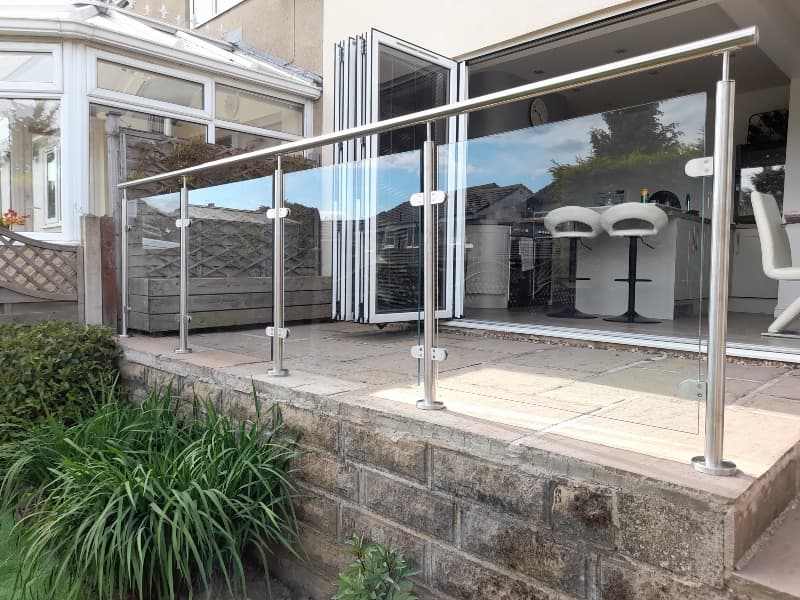 Glass Balustrade With Posts - 1m – Origin Architectural